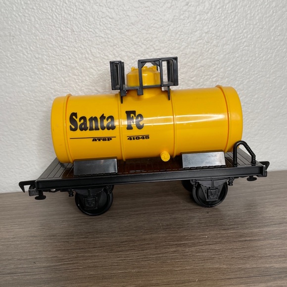 Eztec | Toys | Eztec Express Oil Tanker Santa Fe Atsp 445 Gauge G Model ...